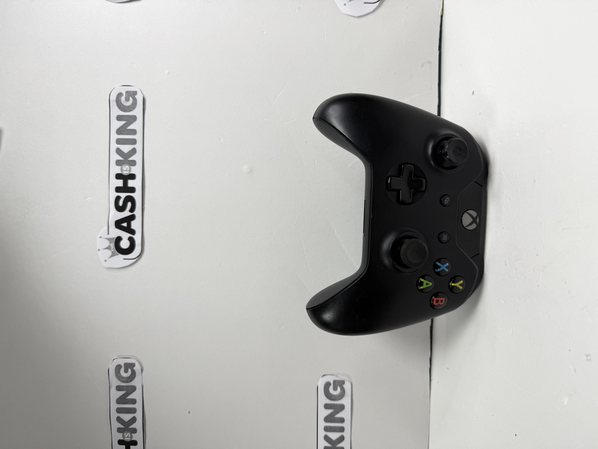 Pre-owned XBOX CONTROLLER - Own4Less